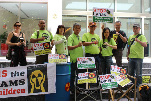 Malaysian activists 'occupy' Lynas' headquarters in Sydney - Aliran